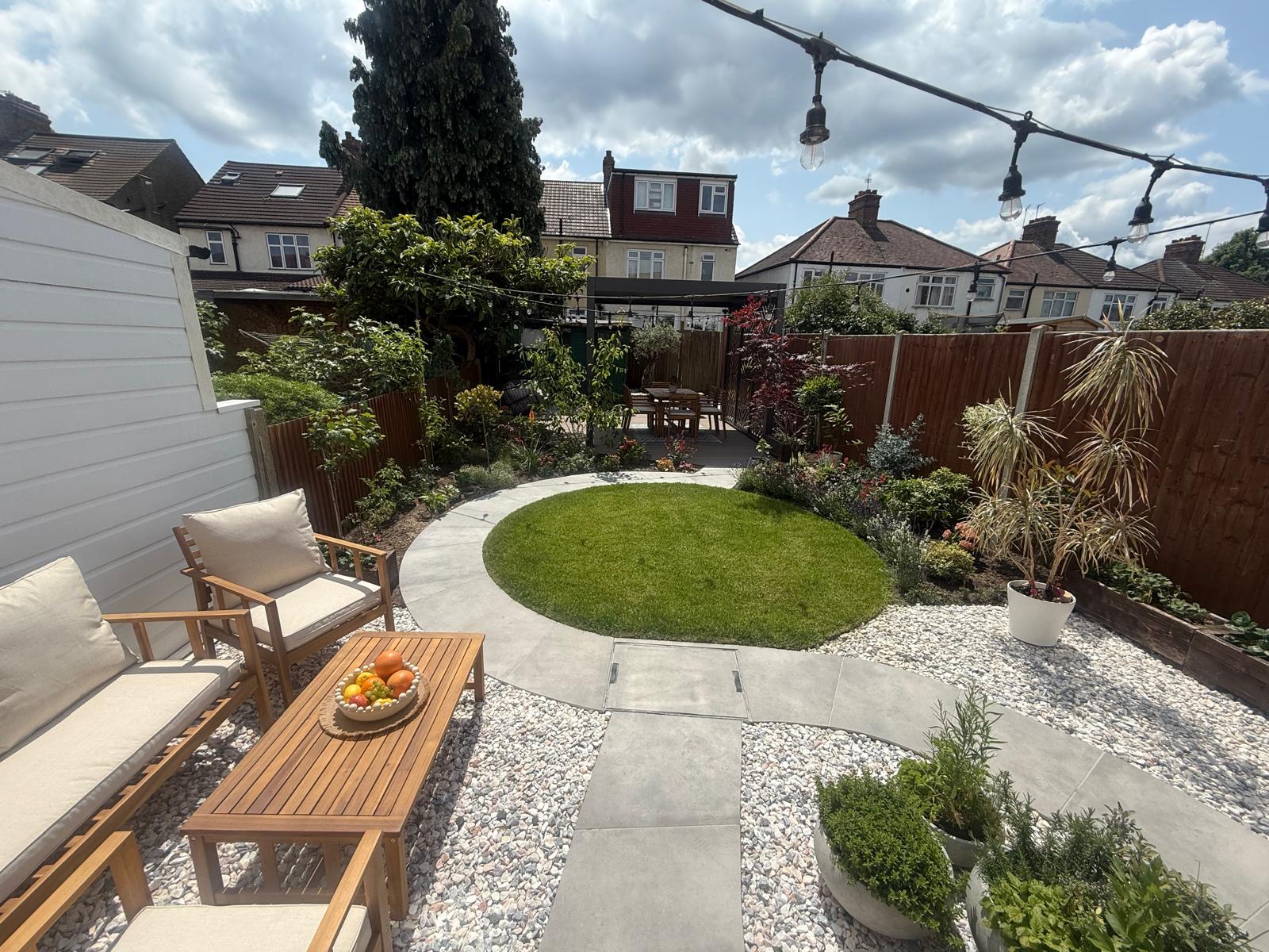 Family Friendly Circular Lawn Back Garden – Deborah Biasoli Garden Design